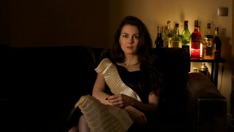 Rencontre avec Julia Faure, l'actrice de Coma de Bertrand Bonello ...